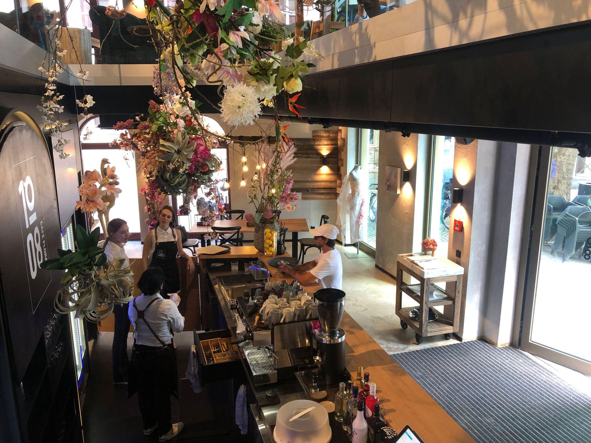 Gebäck, Pizza und Dekoartikel: So sieht es im neuen Café "108 Flora" in Fürth aus